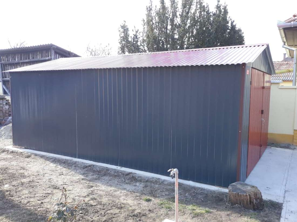 Garaj metalic 3,5m x 6m cu acoperiș cu panta în două ape ...